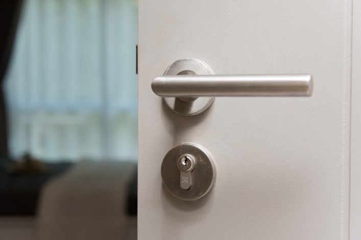 Best door locks and latches for residential buildings